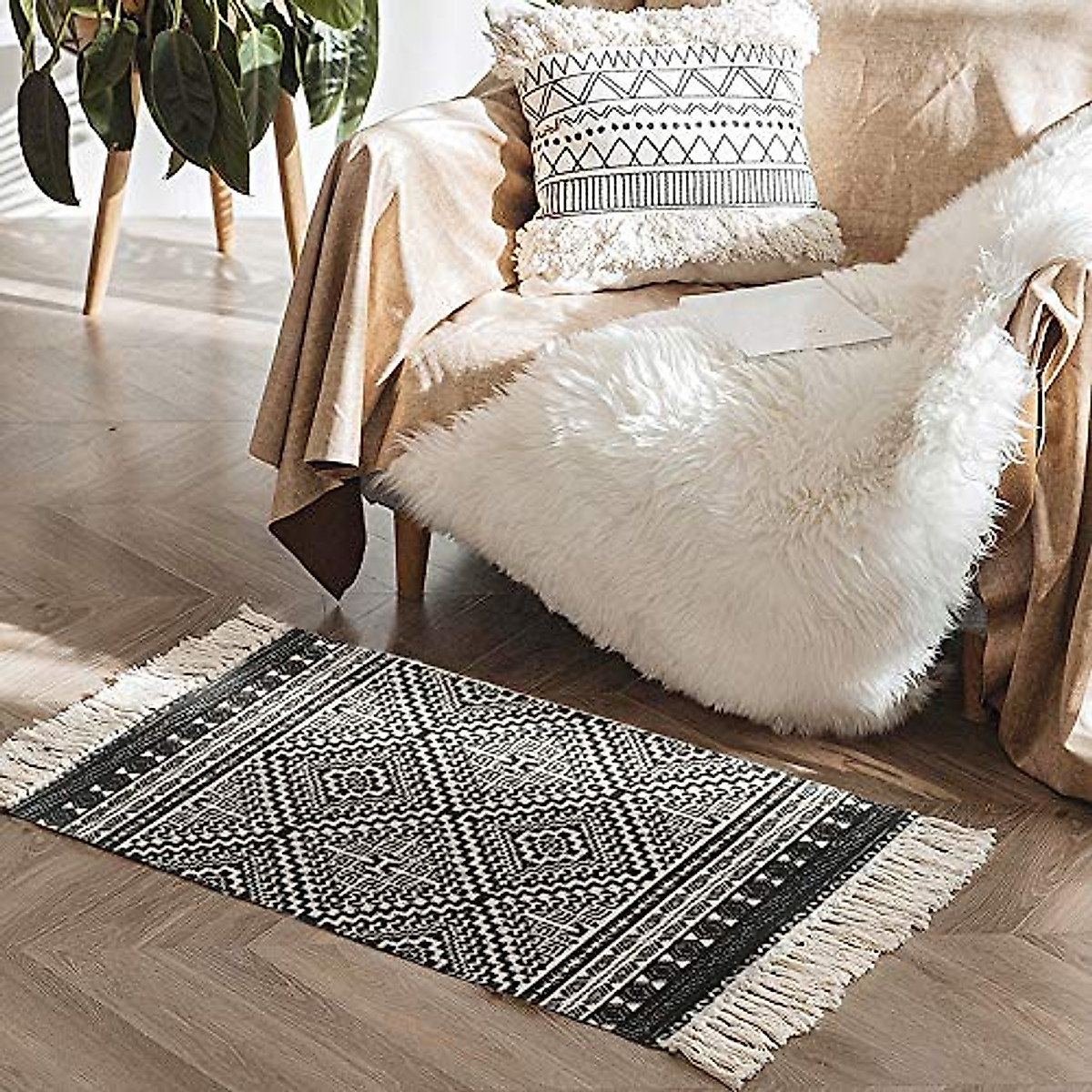 Seavish Cotton Printed Rug 2'W x 3'L Decorative Black and Cream Diamond Symmetry Kilim Small Area Rug Hand Woven Rug for Entryway Thin Throw Rugs for Laundry Room Living Room Dorm