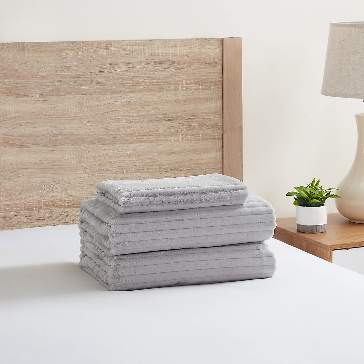 Nestl Premium Flannel Duvet Cover Set - 2 PC Reversible Twin Comforter Cover Set with Microfiber Back - 1 Velvet Duvet Cover Twin with Zipper Closure & 1 Pillow Sham 68 x 90 inches – Silver Gray