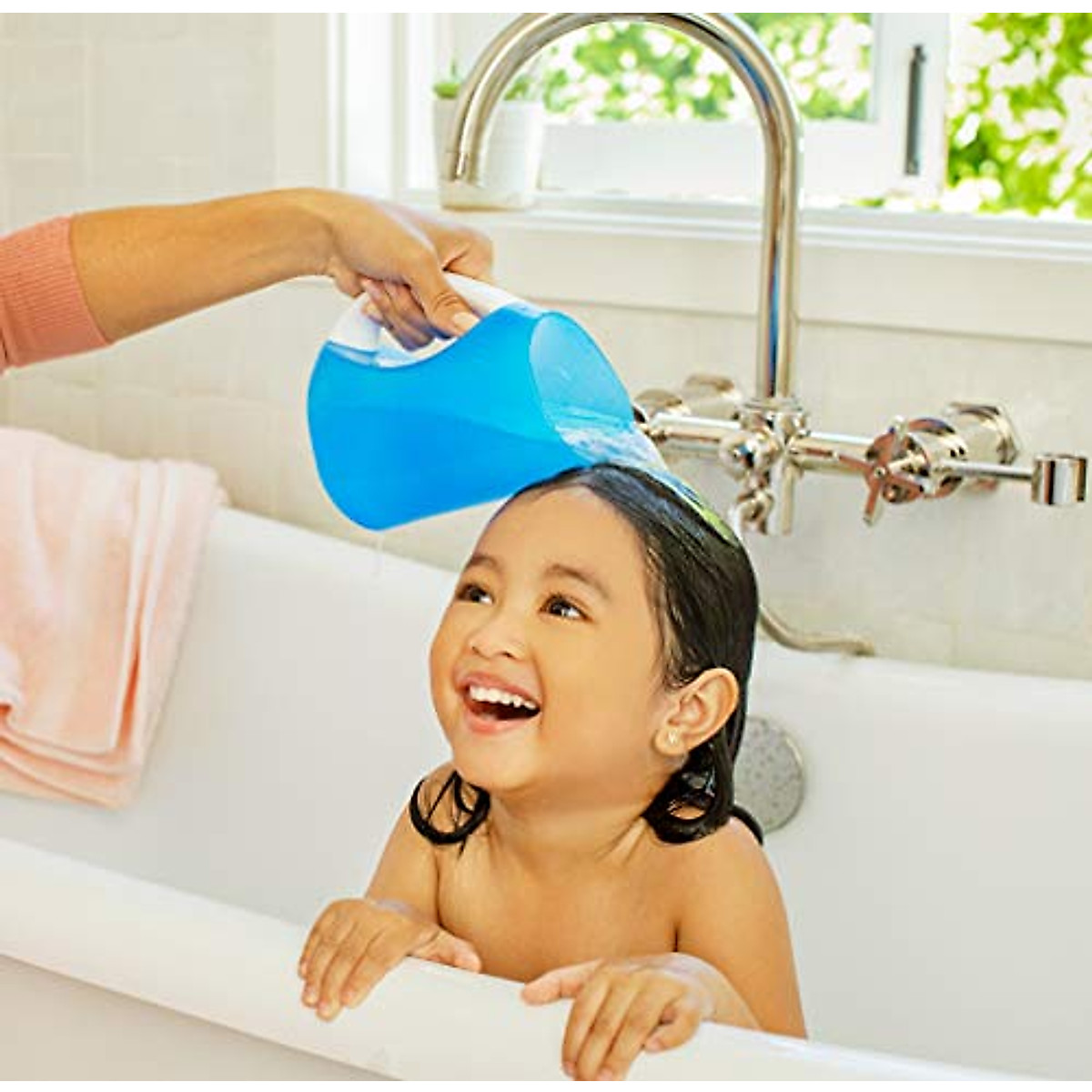 Munchkin Soft Rim Shampoo Rinser with Easy-Grip Handle, Blue