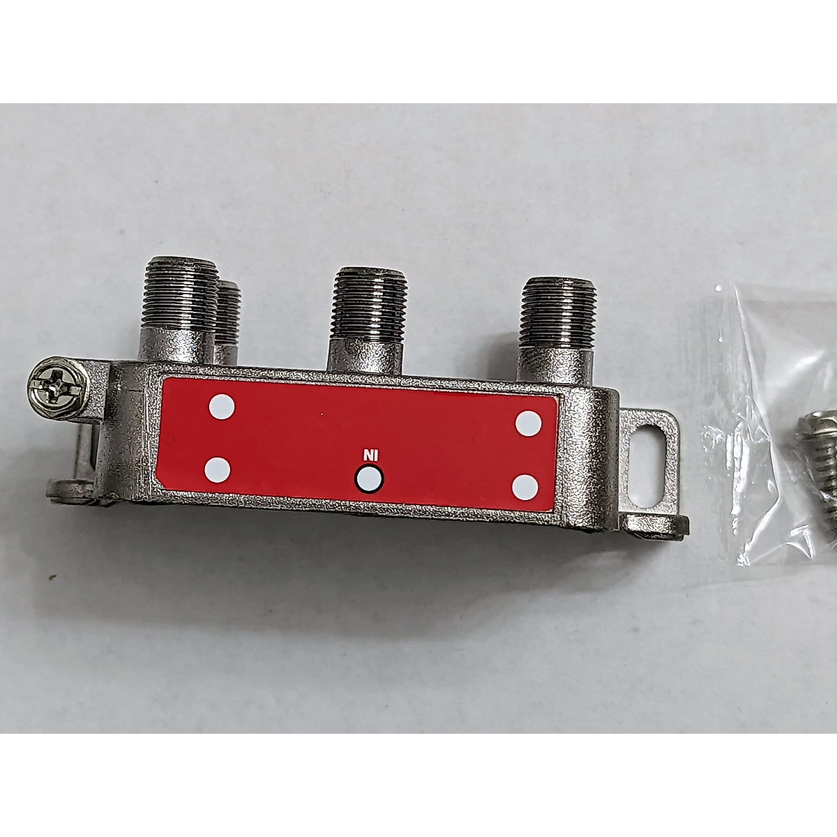 Antronix CMC4004U 4-Way Vertical Splitter, 1.218 GHz High Performance for Coax Cable TV & Internet Optimized MoCA 2.0 Performance (1)