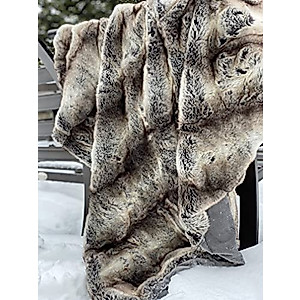 Eikei Luxury Faux Fur Throw Blanket Super Soft Oversized Thick Warm Afghan Reversible to Plush Velvet in Tan Grey Wolf, Cream Mink or Blush Chinchilla, Machine Washable (Chinchilla, 60Wx70L)