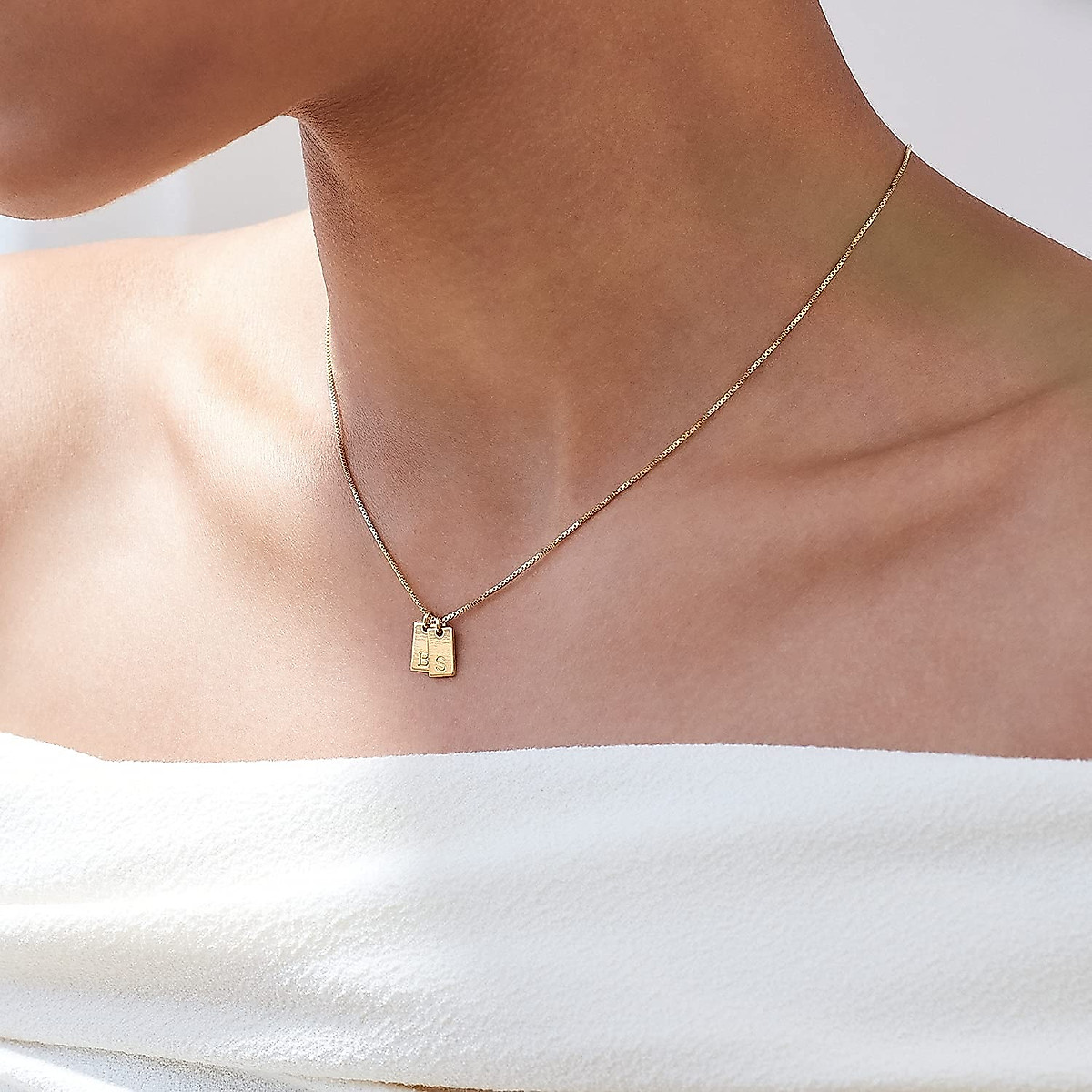 Oak&Luna - Willow Tag Initial Necklace - Personalized Customized Letter Pendant - Dainty Jewelry Gift for Women, Her - For Mother's Day, Christmas