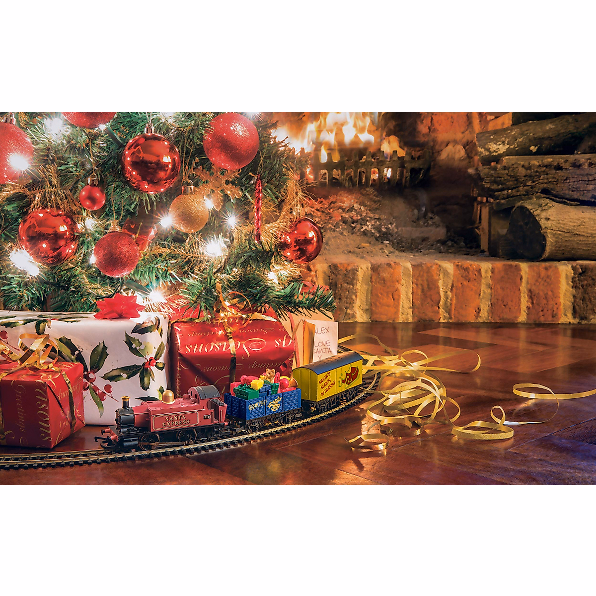 Hornby Santa's Express Christmas Toy Train Set R1248, Red, Blue & Yellow,3 years and over,16pcs