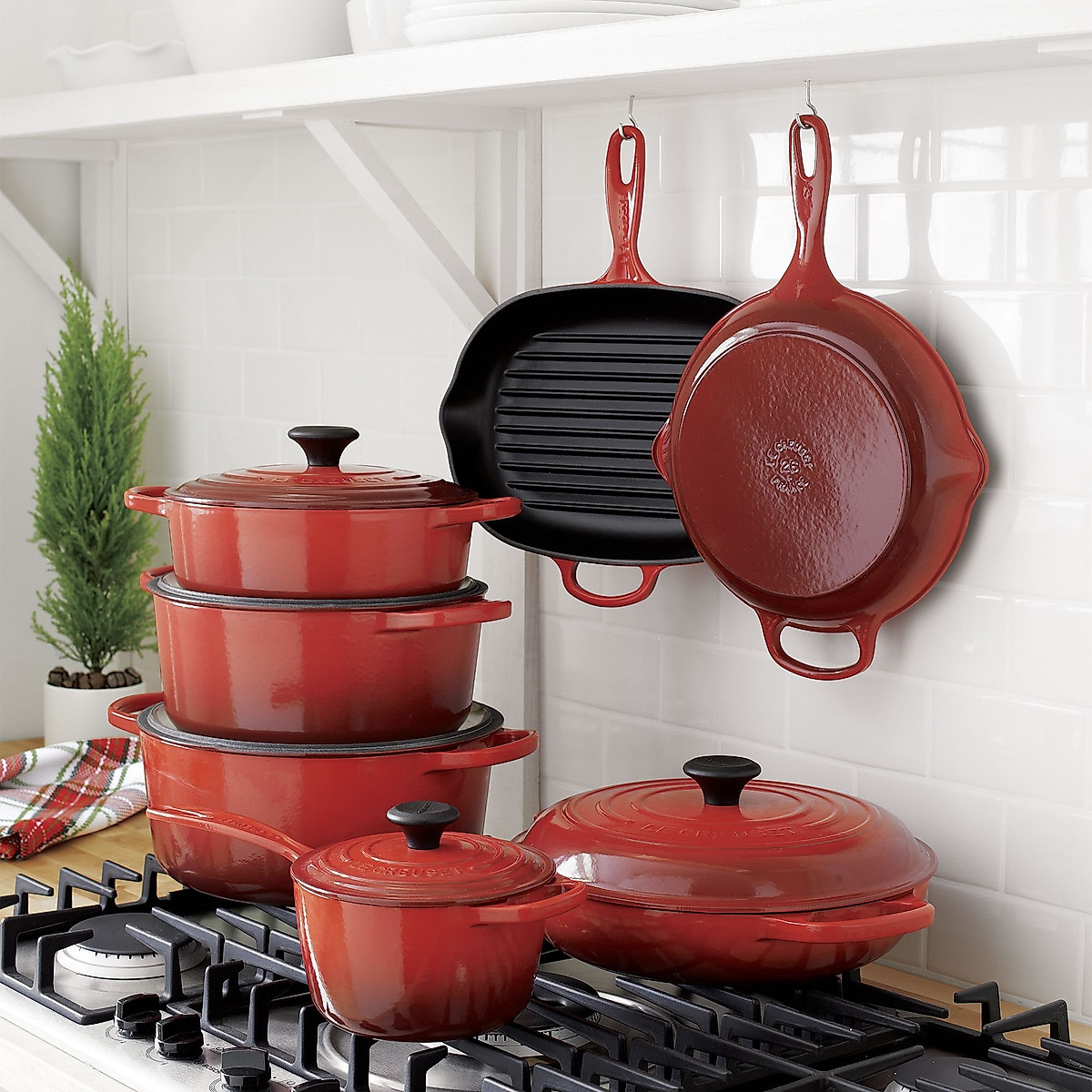 Le Creuset of America Signature Enameled Cast Iron Oval Wide Dutch Oven, 3.5-Quart, Cherry