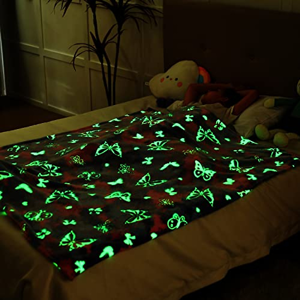 SOCHOW Butterfly Glow in The Dark Blanket for Daughters, Toys for 3-10 Year Old Birthday Presents, Soft Cozy Flannel Throw Blanket for Preteens Teens, Purple 50 x 60 Inches