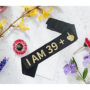 I AM 39 Plus Middle Finger Sash, 40th Birthday Sash for Women Men, Forty Years Old Funny Birthday Decoration Gifts, 40th Birthday Party Decor Supplies Favors for Women Men (Black Sash Gold Lettering)