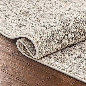 Well Woven Caro Beige Tribal Medallion (3'11 x 5'10") Area Rug