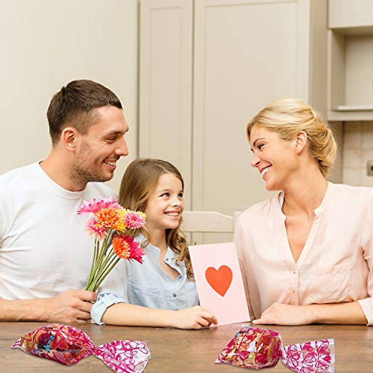 Aneco 100 Pack Valentine's Cellophane Bags 4 Styles Valentine Candy Cookie Bags Plastic Valentine's Gift Bags Cellophane Bags with Twist Ties for Valentine's Party Favor Supplies