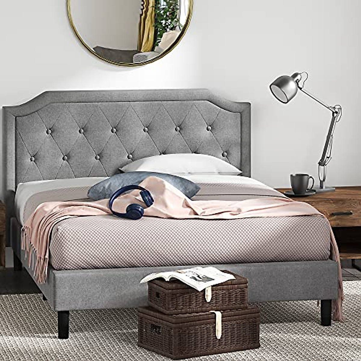 ZINUS Kellen Upholstered Scalloped Platform Bed Frame, Mattress Foundation, Wood Slat Support, No Box Spring Needed, Easy Assembly, King