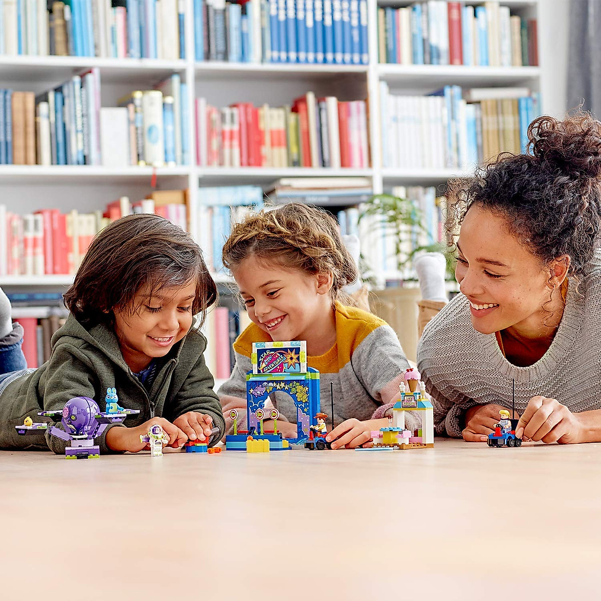 LEGO Juniors 10770 4+ Toy Story 4 Buzz and Woody’s Carnival Mania with Buzz Lightyear and Woody Minifigures, Multicolor