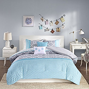 Intelligent Design Clara -All Seasons Comforter Set -5 Piece - Blue - Geometric Pattern - Full/Queen Size - Includes 1 Comforter, 2 Shams, 2 Decorative Pillows - Ideal For Guest Room