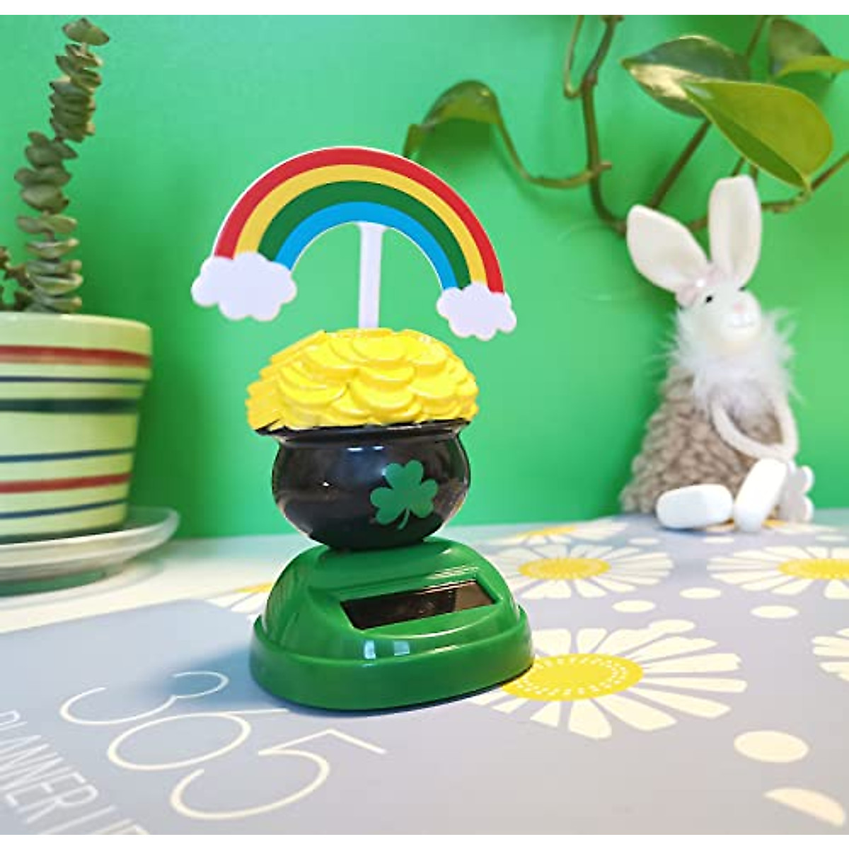 2pcs Car Solar Bobble Head Toy, St. Patrick's Day Leprechaun Powered Dancing Figurine Ornament, Shaking Figures Dashboard Decor, Festival Gifts for Car Office Home Desk Table Decoration