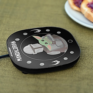 Uncanny Brands Star Wars Mug Warmer with Baby Yoda Molded Mug – Keeps Your Favorite Beverage Warm - Auto Shut On/Off