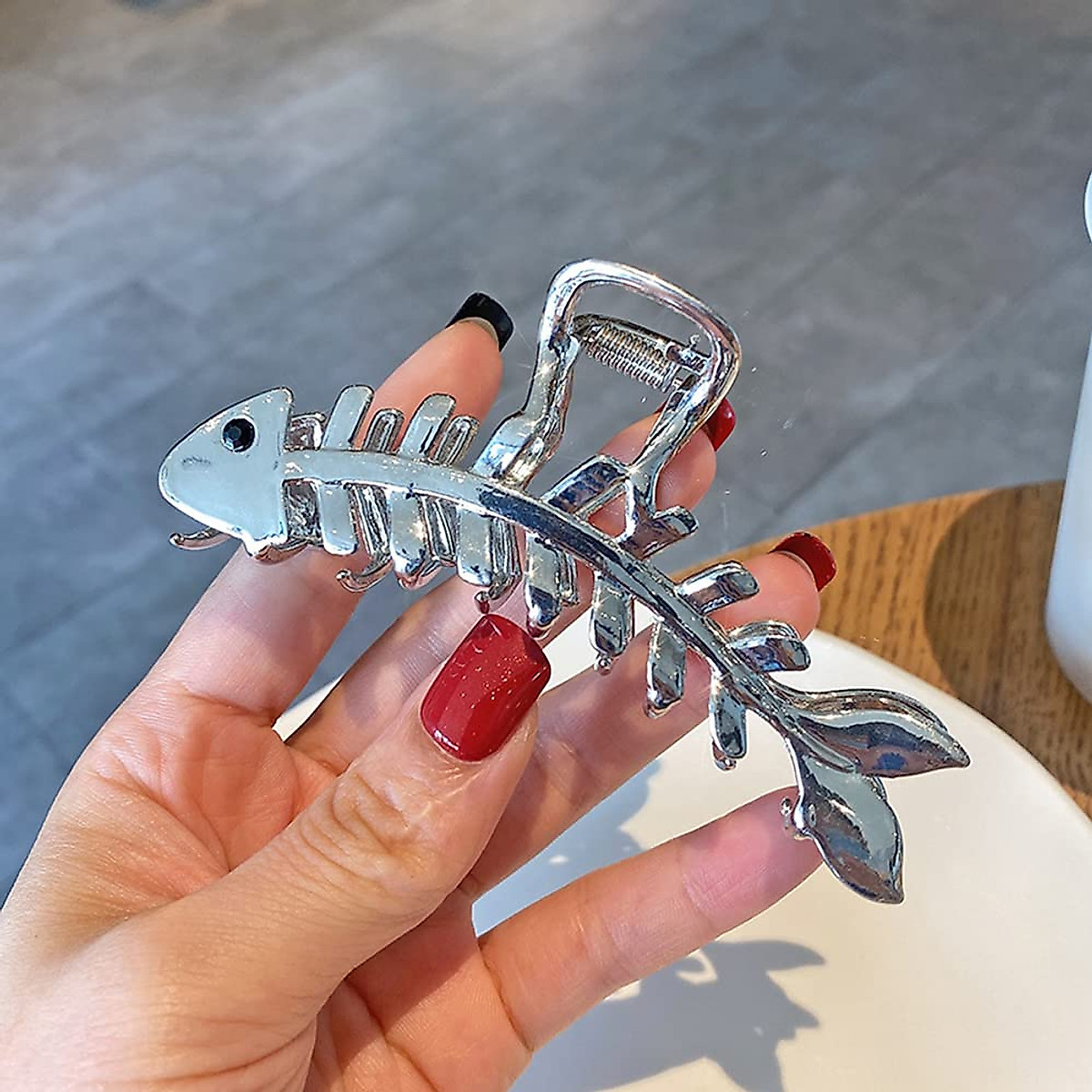1Pcs Sliver Fish Bone Hair Clips Large Metal Fishbone Hair Claw Clips Fashion Geometry Hair Clamps Crabs for Women Thick and Thin Tortoise Strong Hold Hair Styling Hair Accessories