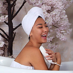 DAILY CONCEPTS Daily Body Scrubber, Soy-Based And Organic Cotton. For The Whole Body. The Bath Sponge Deeply Cleanses The Skin And Creates A Rich Foamy Lather. Exfoliation