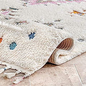 nuLOOM Jocelyn Tribal Shag Tasseled Area Rug, 5' 3" x 7' 6", White