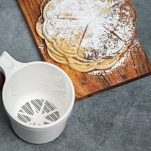 Westmark Flour- And Icing Sifter, 6" x 4" x 4", White/Red