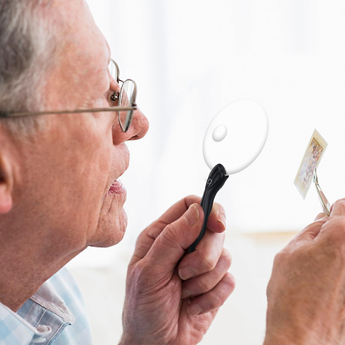 HONGUT LED Magnifier with Light, Handheld, Battery-Operated（3X &5X），Handheld，for ReadingBooks,Newspaper,Inspection (3-Pack)