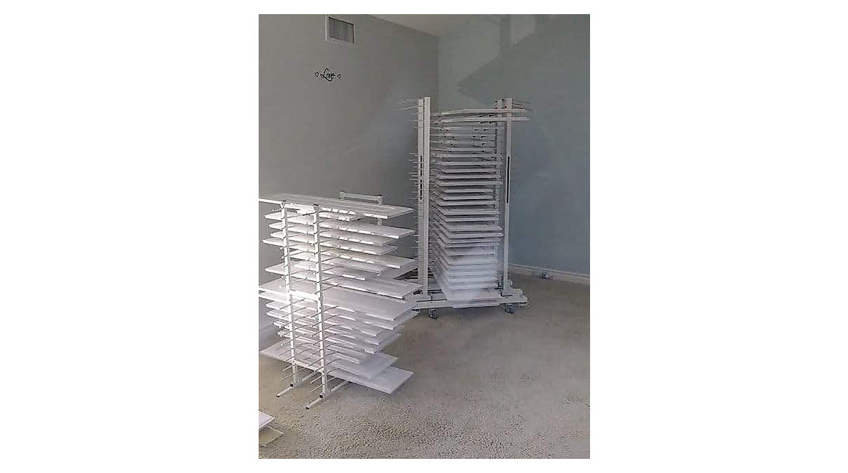 Rotating Paint Rack & 18-Door Dry Rack for Professionals