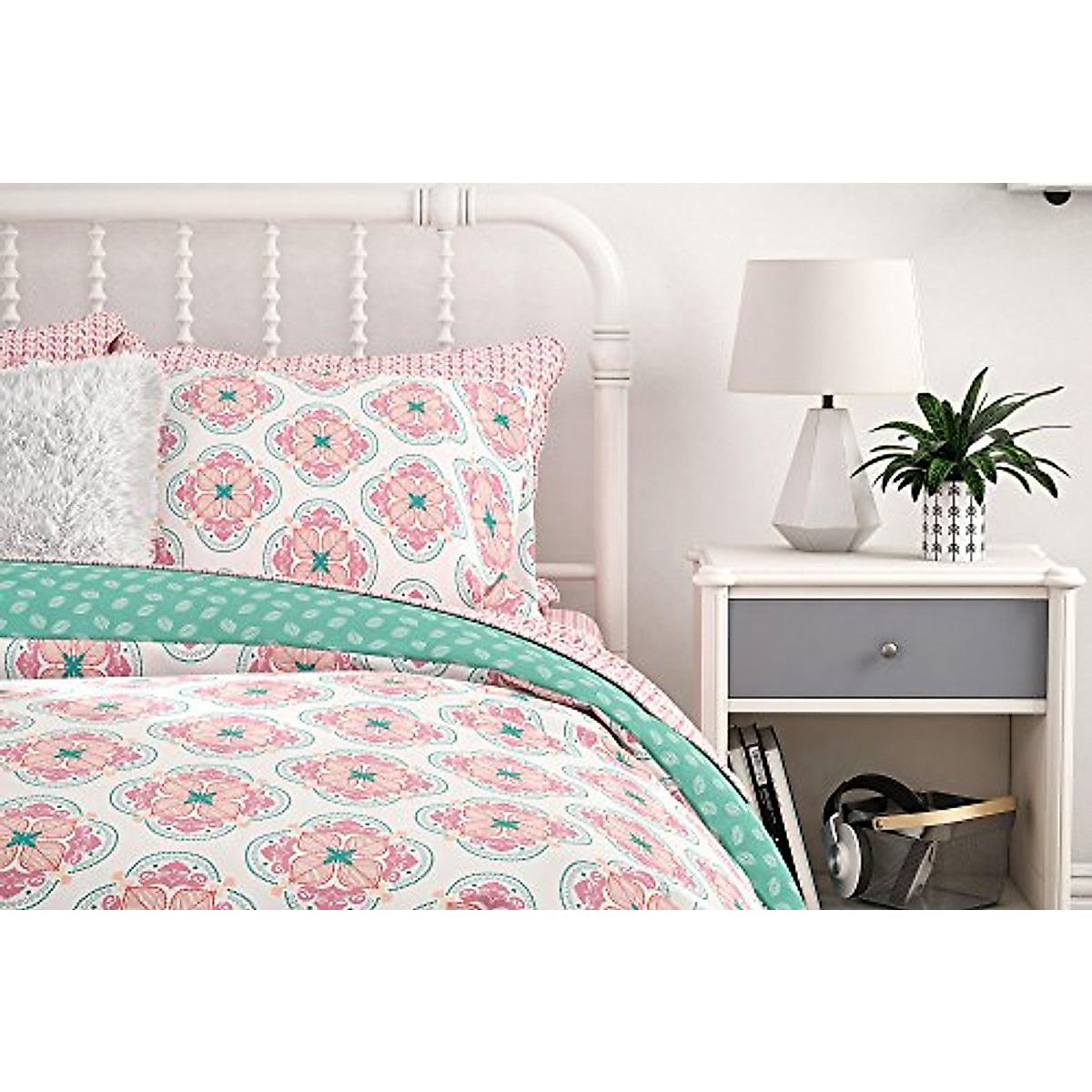 Little Seeds Cora 7 Piece Full Bedding Set