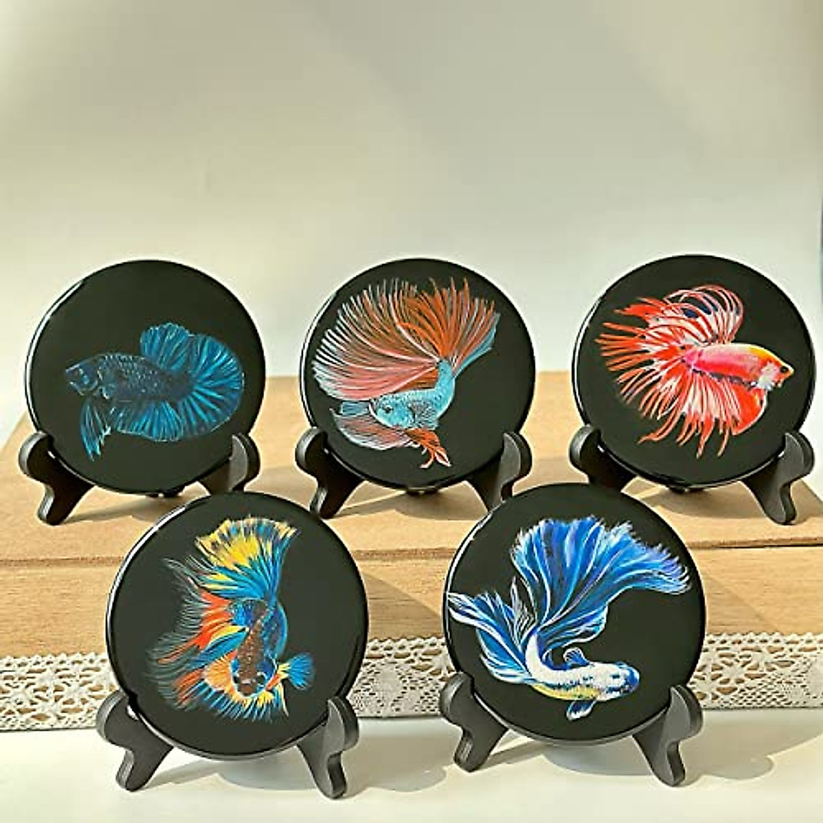 Hand-Painted Betta Fish on Resin Disc - Unique & Trending Ornaments - Office & Aquarium Accesory - Collectibles & Décor (Blind Box, Random)