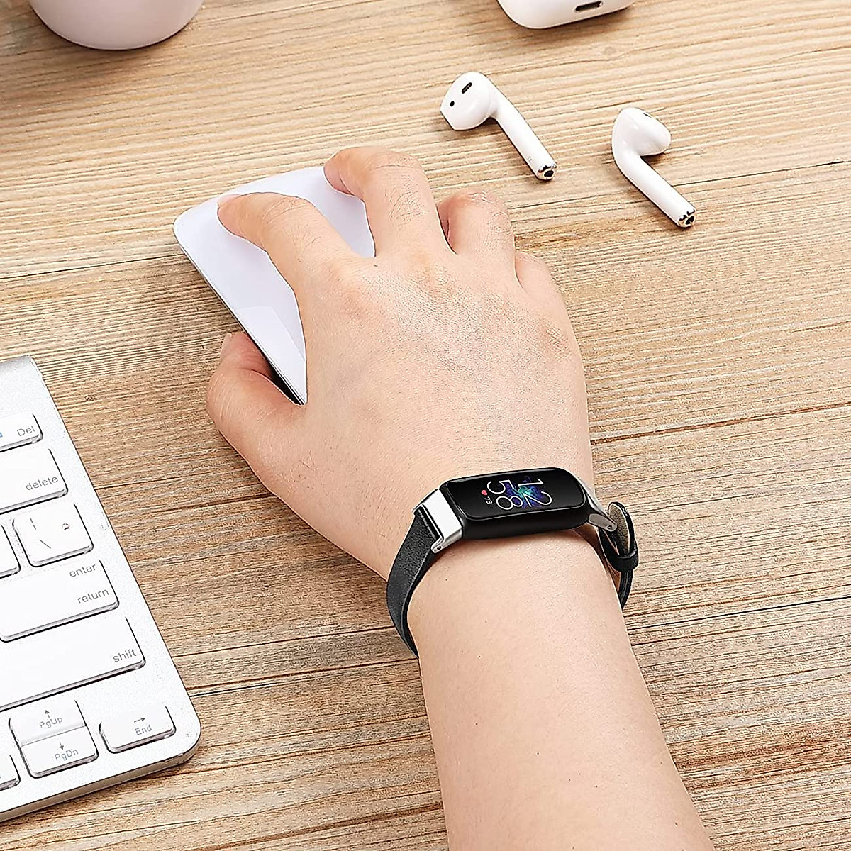 Compatible with Fitbit Luxe Band, Genuine Leather Watch Bands Soft Replacement Wristband for Women, Slim Bracelet Band Strap Accessories for Luxe Fitness and Wellness Tracker-Black