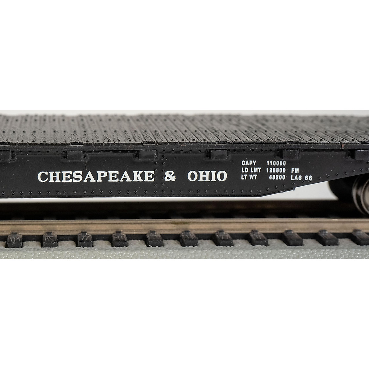 Bachmann Trains - 52' Flat Car - CHESAPEAK & OHIO - HO Scale