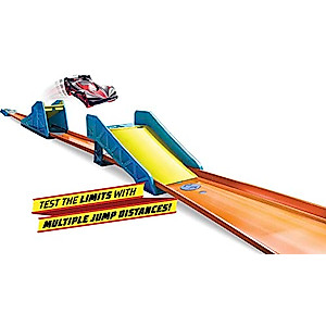 Hot Wheels Track Builder Unlimited Long Jump Pack, Plyset with 13 Component Parts & 1:64 Scale Toy Car