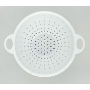 Rocky Mountain Goods White Plastic Colander Bowl with Handle - Deep 5 QT Strainer for Kitchen Vegetables, Pastas, Fruit - BPA Free - Dishwasher Safe