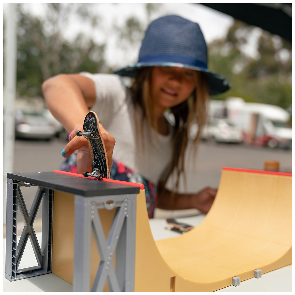 TECH DECK, Ultimate 20-Inch Half-Pipe Ramp Playset and Exclusive Primitive Pro Fingerboard, Kids Toys for Boys and Girls Ages 6 and up