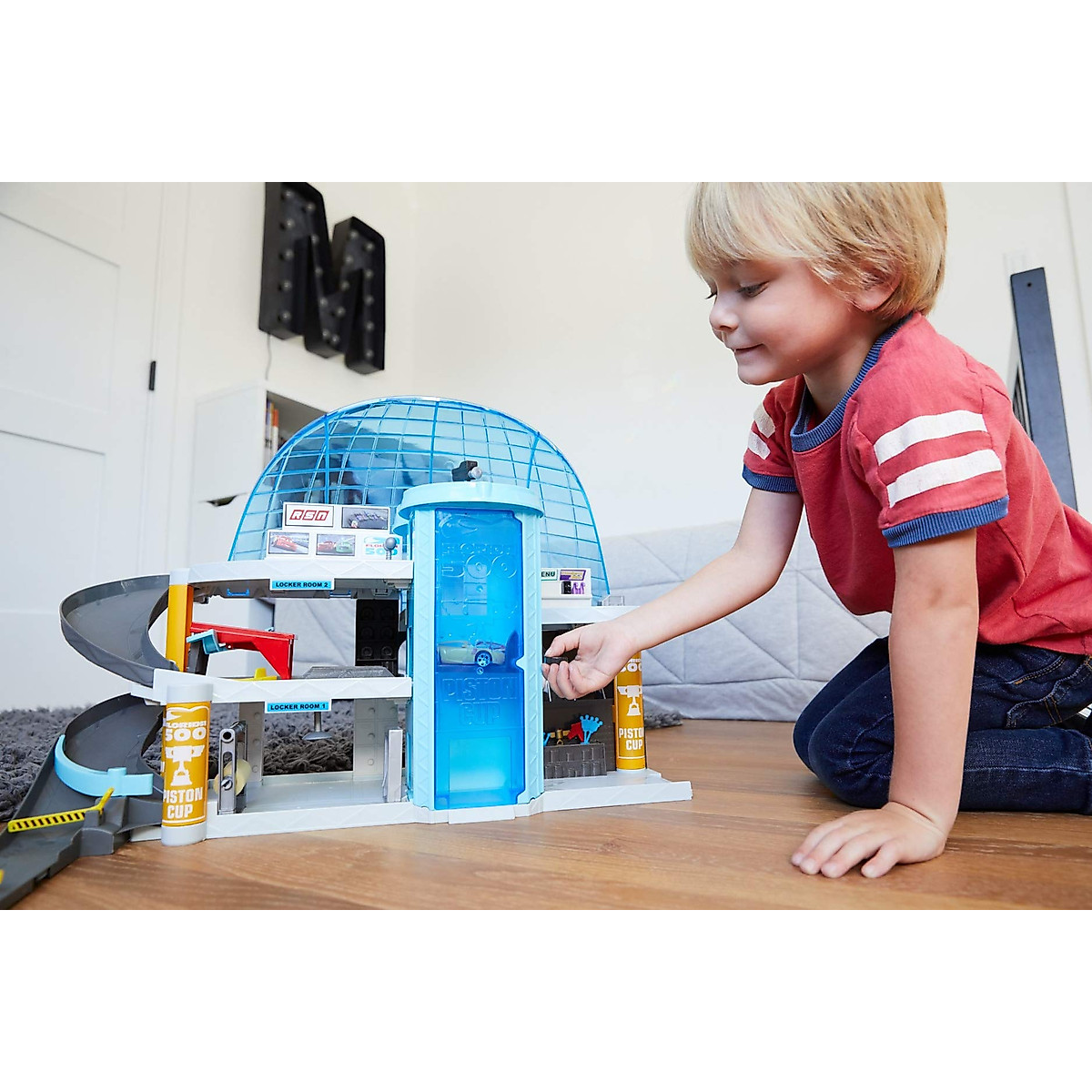 Mattel Disney and Pixar Cars Garage Playset with Lightning McQueen & Cruz Ramirez Toy Cars, Florida Speedway Mega 3-Level Garage