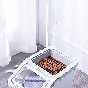 PENCK Dog Food Storage Container Rice Dispenser Cat Pet Food Storage Bin Airtight Plastic flour Holder Cereal Grain Organizer Box with Locking Lid, Measuring Cup, Scoop & Wheels, 5-6kg Capacity, Grey, Small