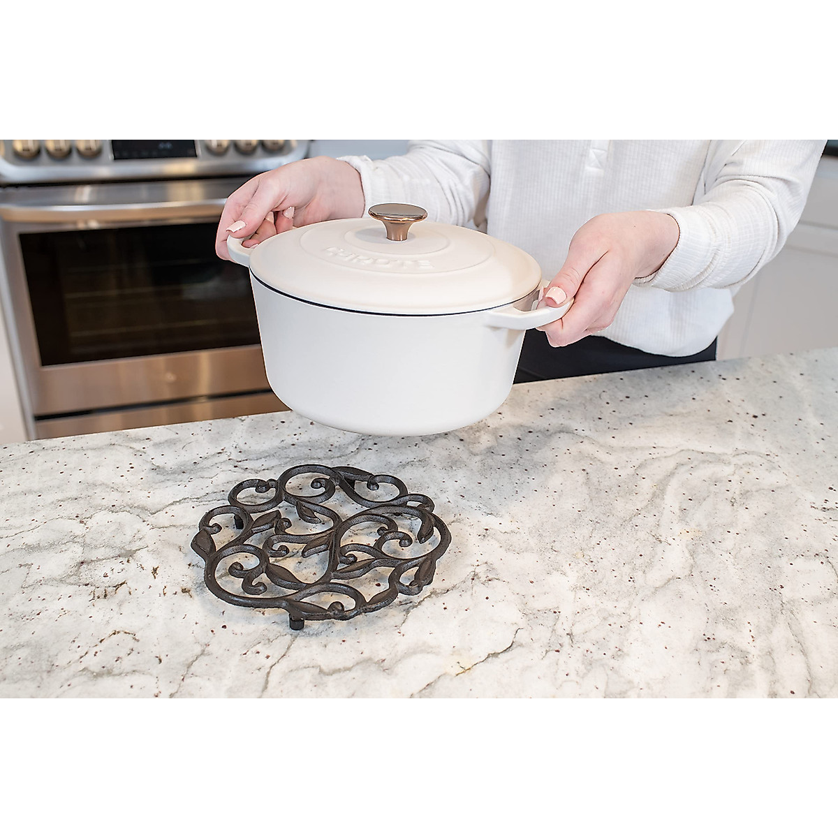 gasaré, Cast Iron Trivet for Hot Dishes, Pots, and Pans, Metal Trivet, Vine Plant Design, Rubber Feet Caps, Ring Hanger, 8 Inches, Brown, 1 Unit