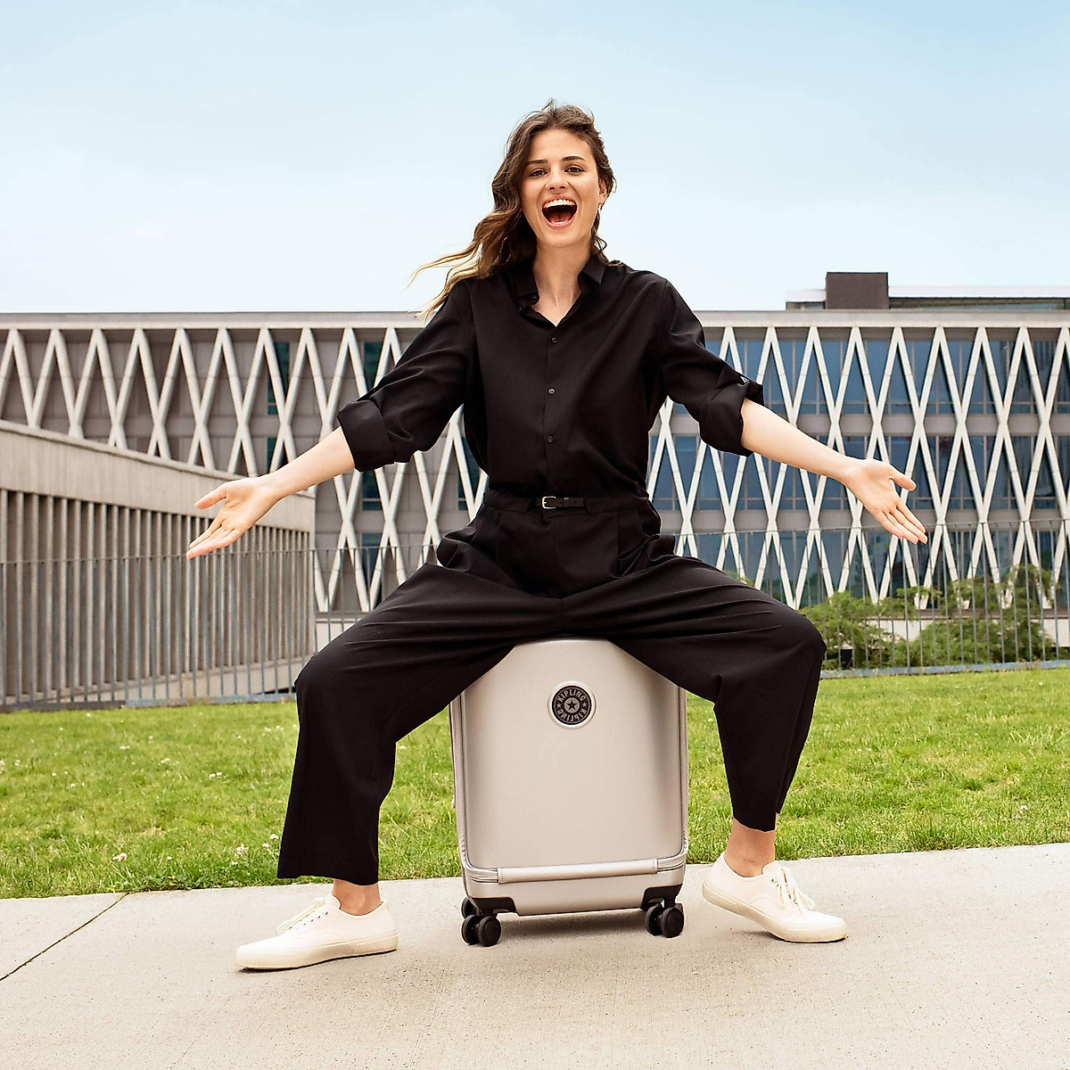 Curiosity Small Metallic 4 Wheeled Rolling Luggage