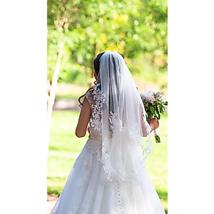 CSYPJYT Women's White Lace Short Wedding Bridal Veil with Comb 2 Tier