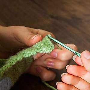 CHuangQi 12 Sizes Multicolor Aluminum Crochet Hooks, Knitting Needles Kit, Weave Yarn Craft Set, Random Color, 2-8 mm