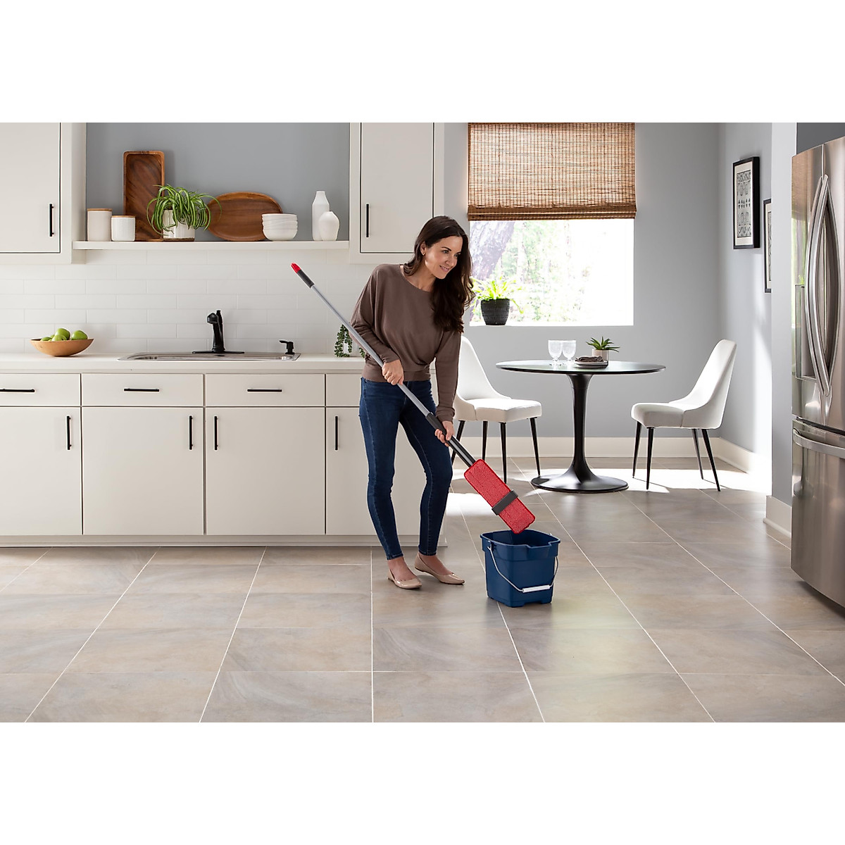 Rubbermaid Roughneck Square Bucket, 15-Quart, Blue, Sturdy Pail Bucket Organizer Household Cleaning Supplies Projects Mopping Storage Comfortable Durable Grip Pour Handle