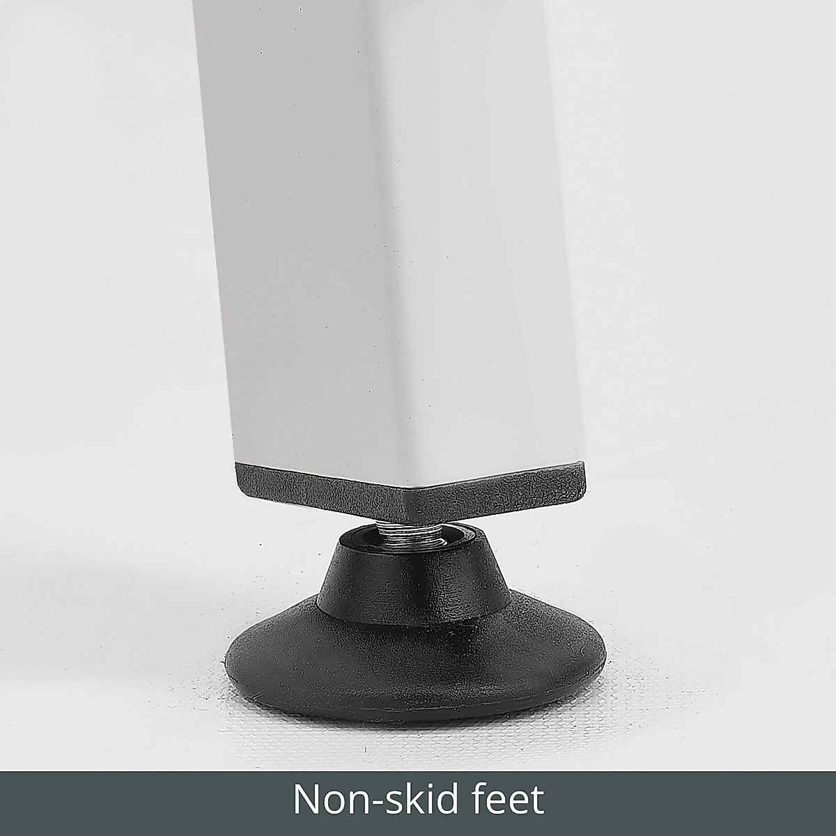 mDesign Metal Leaning Blanket and Towel Ladder - Blanket Ladder for Bedroom and Towel Ladder for Bathroom - Throw/Quilt Display Holder Rack - Nursery Wall Ladder - Blanket Ladder Decor - Light Gray