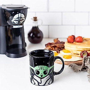 Uncanny Brands Mandalorian Single Cup Coffee Maker with Mug- Cup of Baby Yoda Joe