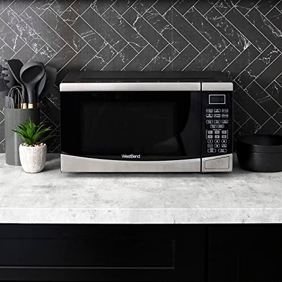 West Bend WBMW92S Microwave Oven 900-Watts Compact with 6 Pre Cooking Settings, Speed Defrost, Electronic Control Panel and Glass Turntable, Metallic