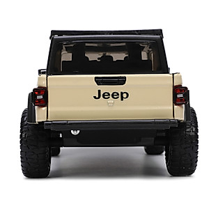 Jada Toys Just Trucks 1:24 2020 Jeep Gladiator Die-cast Car Tan with Tire Rack, Toys for Kids and Adults (32711)