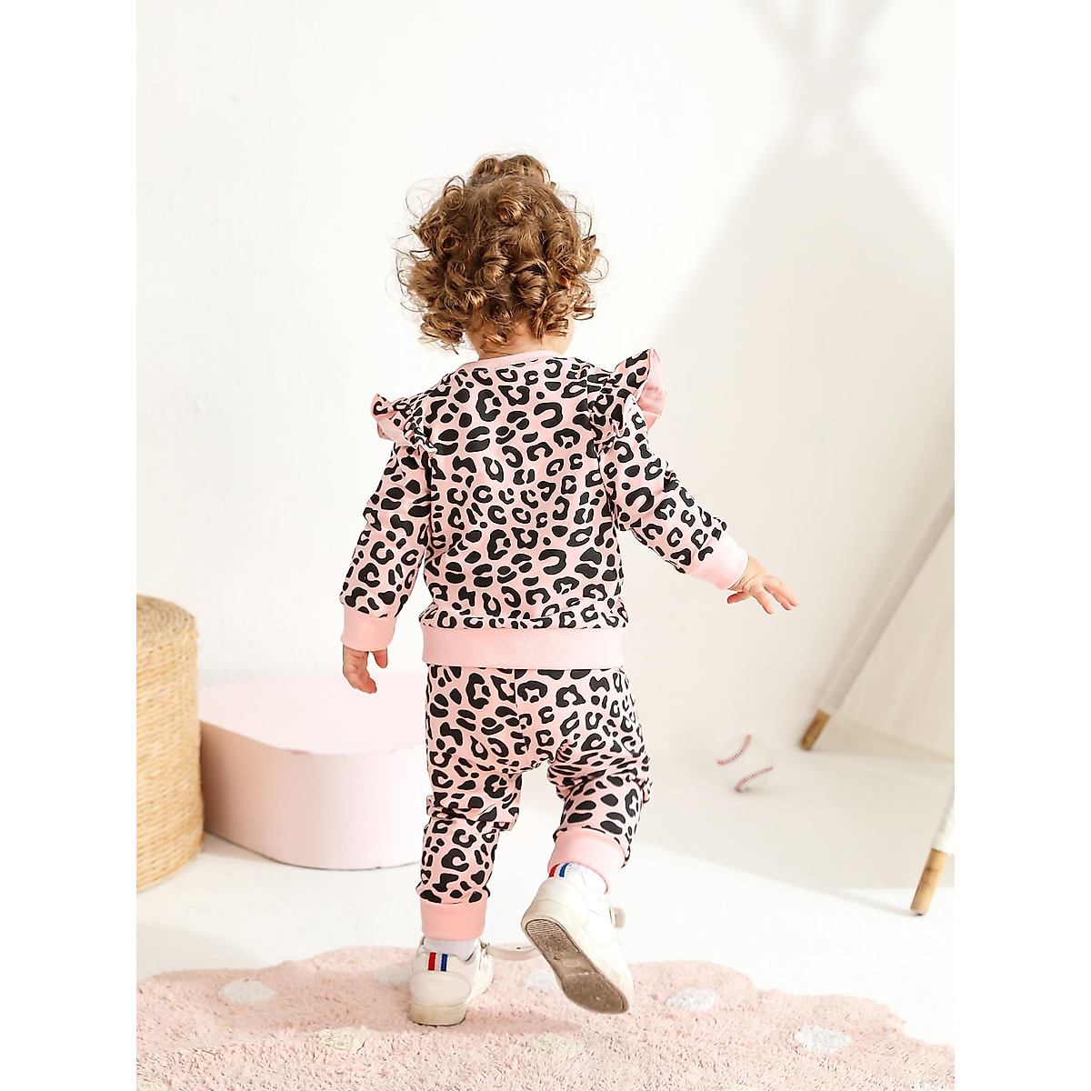 2pcs Baby Girl Leopard Print Ruffle Trim Long-sleeve Pullover and Sweatsuit Pants Clothes Set (6-9 Months) Pink