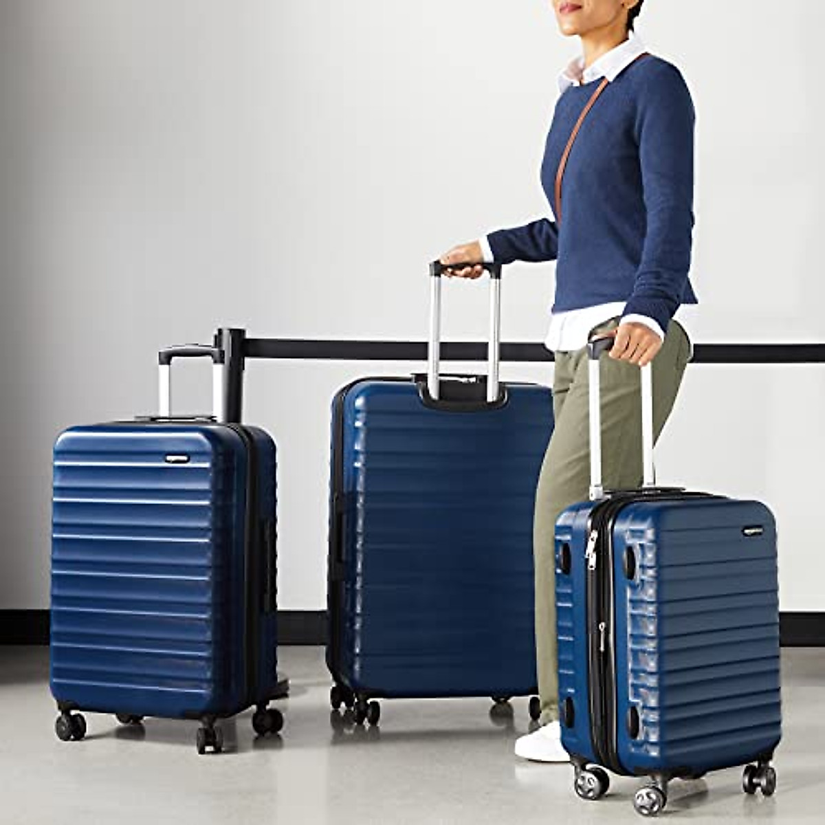 Amazon Basics 3-Piece Set Hardside Spinner, Navy Blue