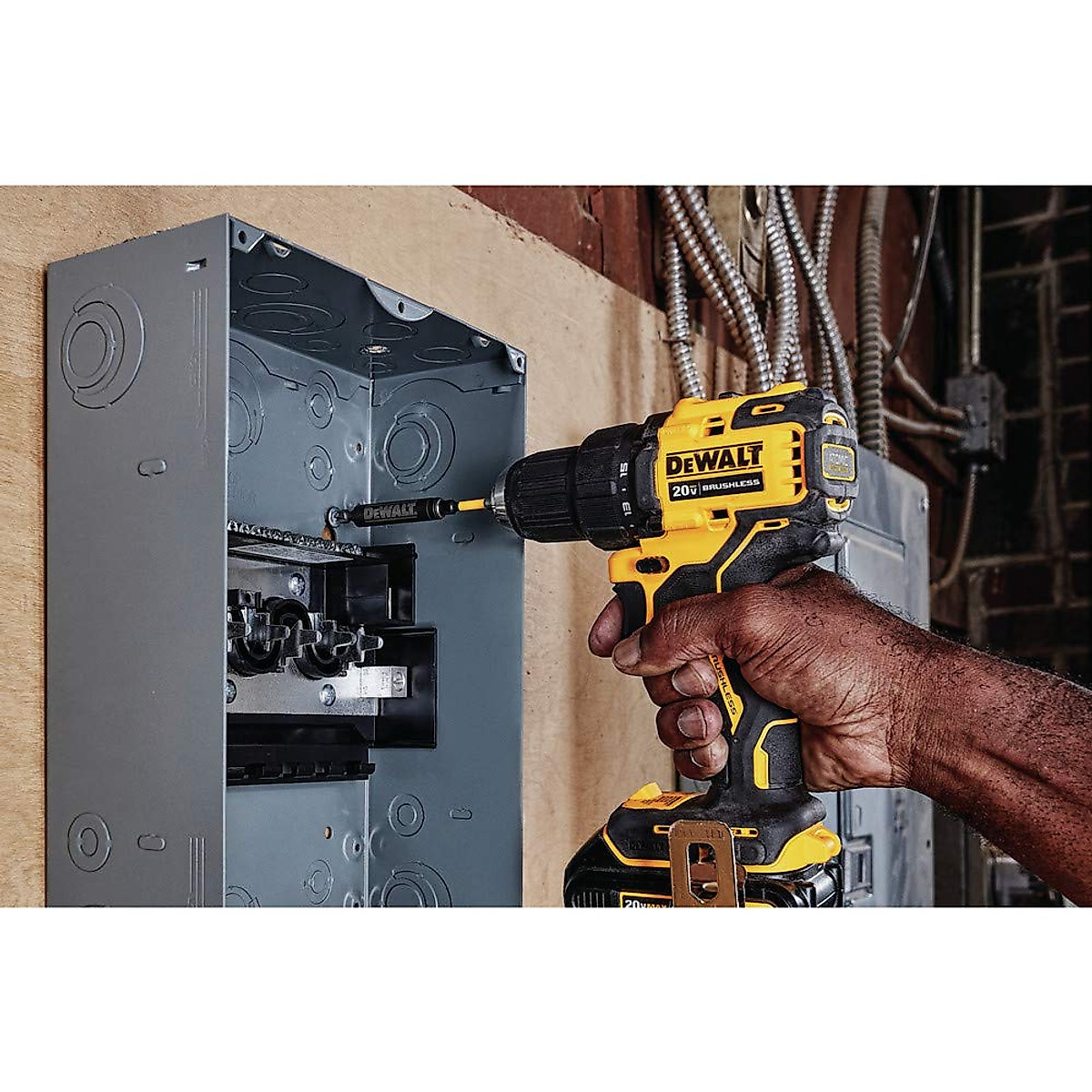 Dewalt DCK278C2R ATOMIC 20V MAX Brushless Lithium-Ion 1/2 in. Drill Driver/ 1/4 Impact Driver Combo Kit (1.3 Ah) (Renewed)