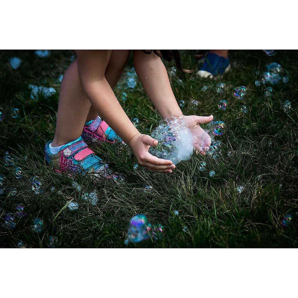 Atomic Bubbles: Bubble Love Bubblegum Scented Bubbles - 6 Pack - 4oz Bottles, Oversized Wand, Kids Events, Party Favors, Indoor & Outdoor, Non-Toxic