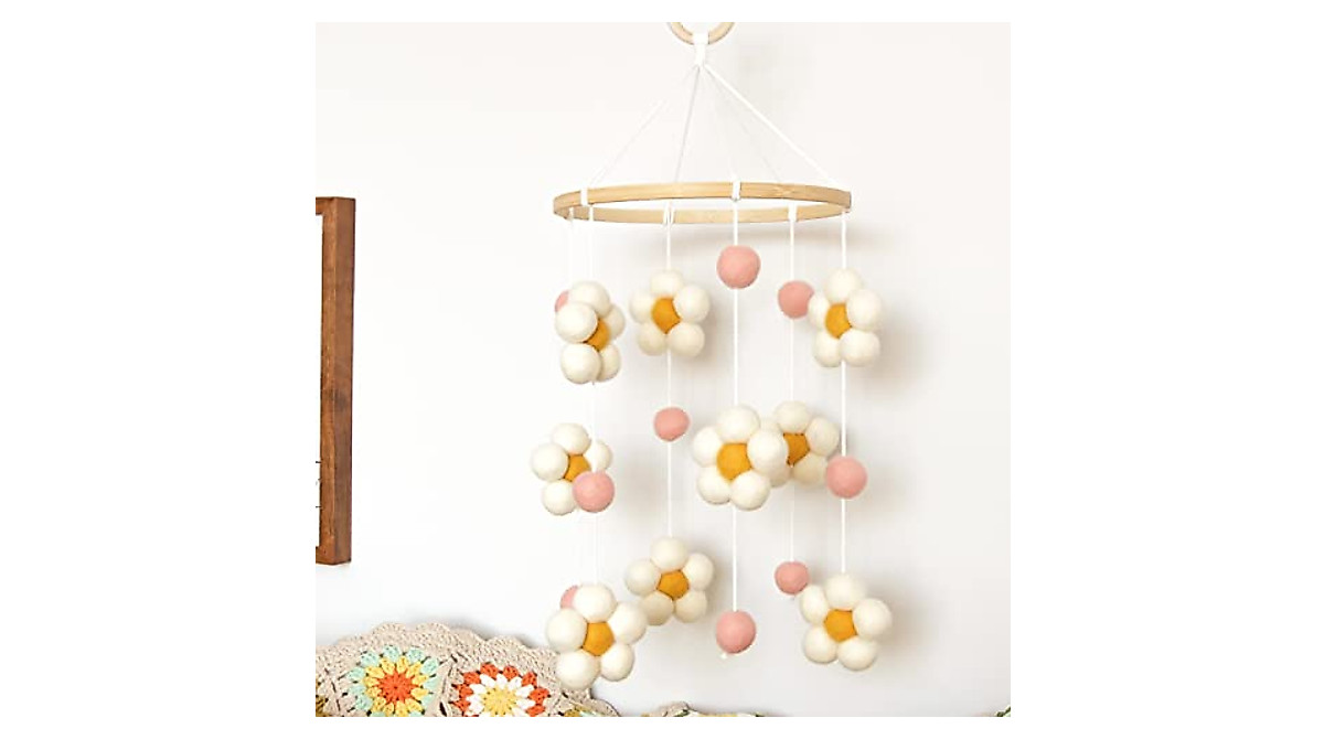 Daisy Baby Mobile - Perfect Crib Décor for Girls