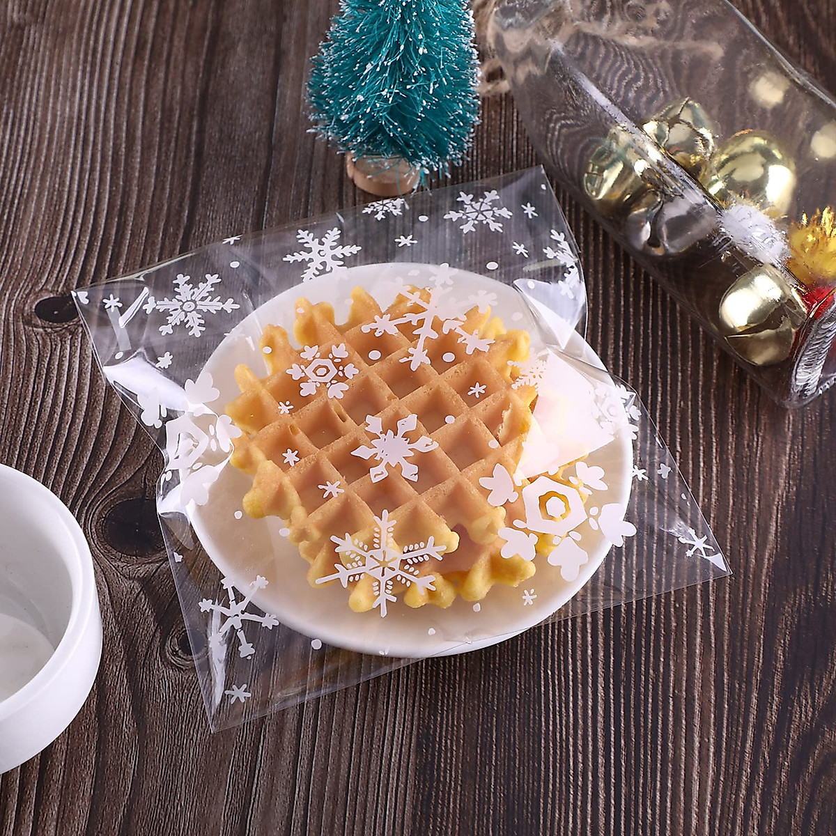 Tatuo 200 Pieces Christmas Cookie Bags Wrappers Snowflake Cellophane Treat Bags Small Holiday Clear Candy Bag Gifts Goodies Bags with Self Adhesive Seal for Gift Giving