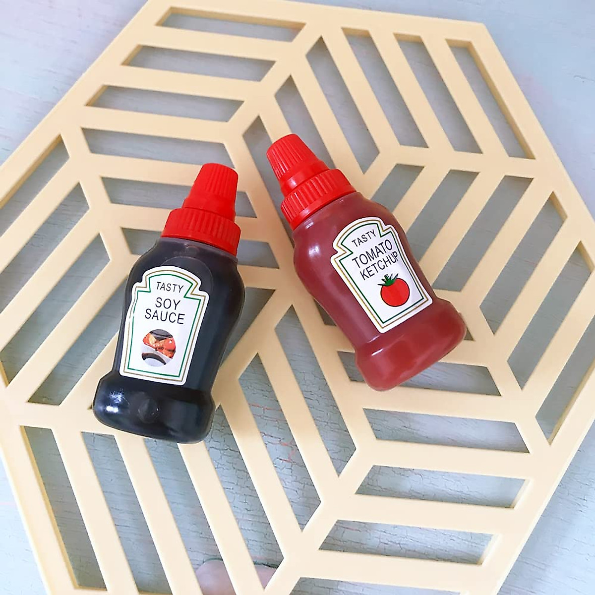 ZAYOIZY 4pcs Mini Condiment Squeeze Bottles 25ml Honey/Ketchup/Soy Sauce/Salad Dressing Dispensers Squeezable Jars Containers Plastic Portable Lunchbox with Sturdy Screw Cap