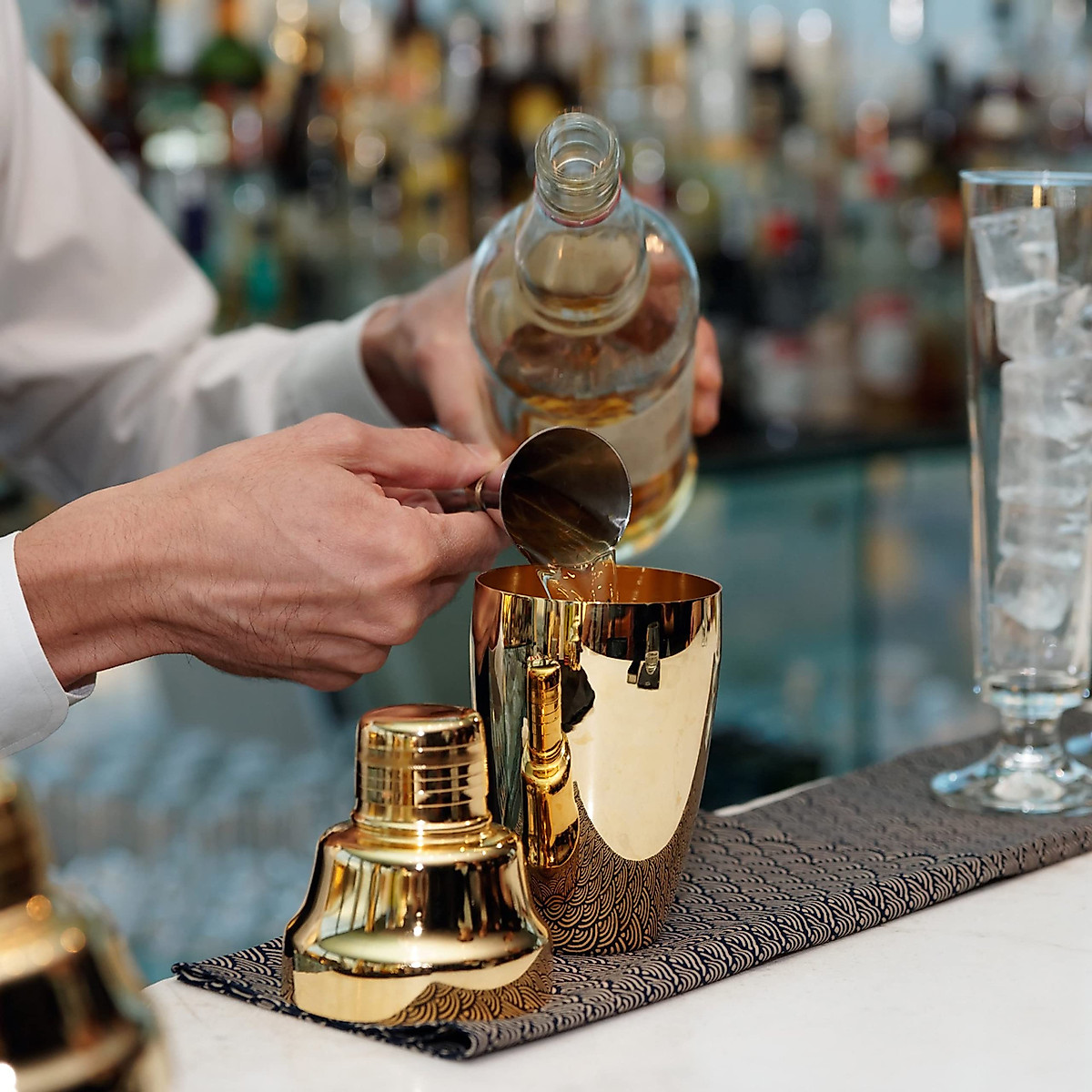 Cocktailor Set of 4 Stainless Steel Double Cocktail Jiggers for Bar, Restaurant or Home Use - 1oz & 2oz