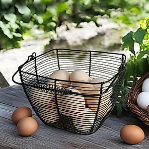 Black Square Wire Egg Basket For Fresh Egg with Handle,Famhouse Small Metal Egg Collecting Basket for Gathering Fresh Eggs Chicken Basket Decor for Kitchen Countertop Rustic Style